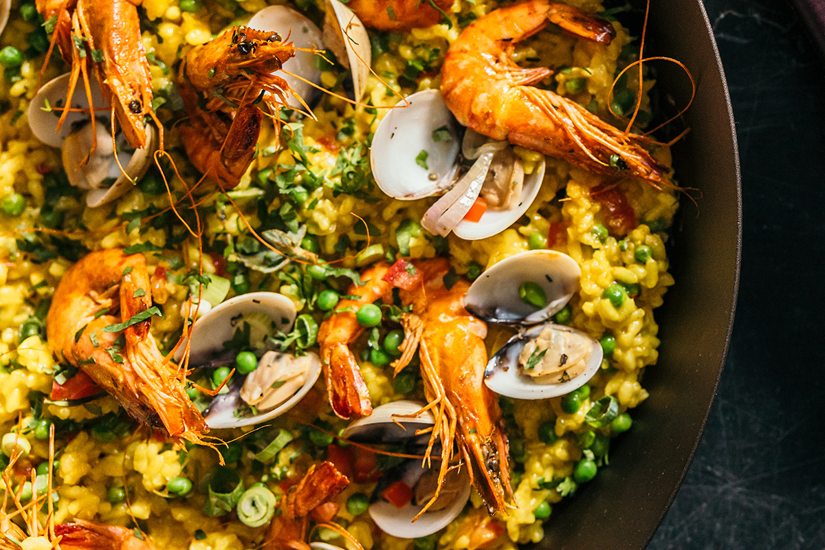 Delicious seafood paella with shrimp, mussels and peas: a perfect ...