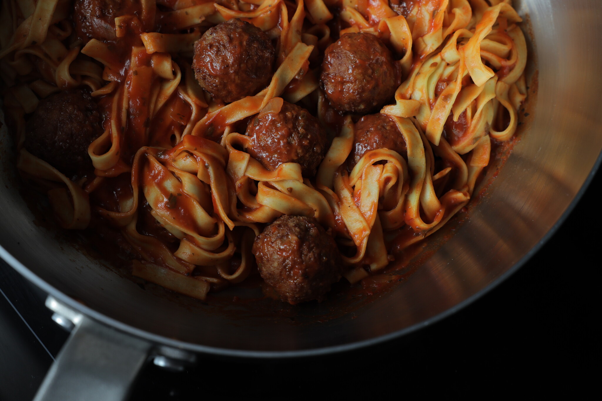 Tagliatelle with meatballs in tomato sauce - Skottsberg
