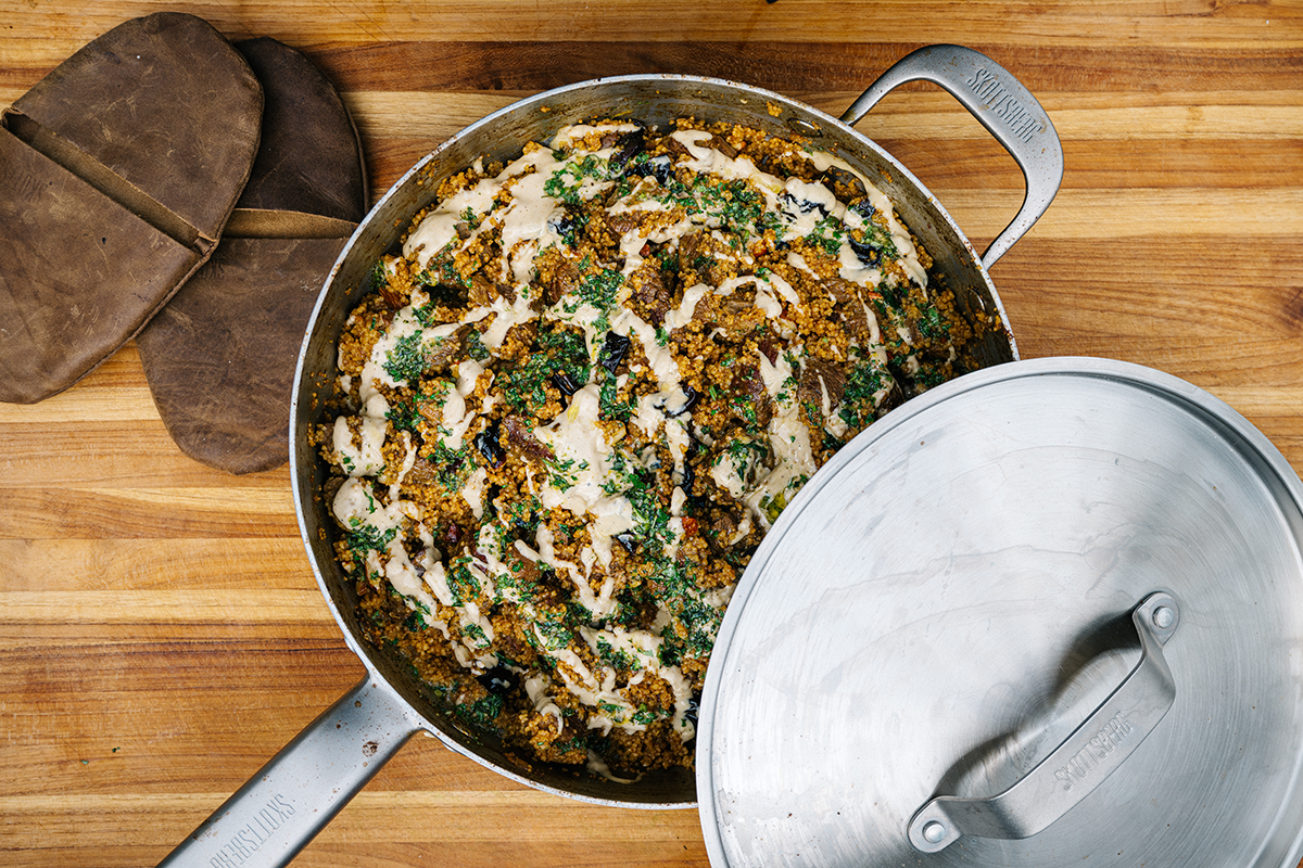 One Pot Gericht mit Lammfleisch, Couscous und frischer ...