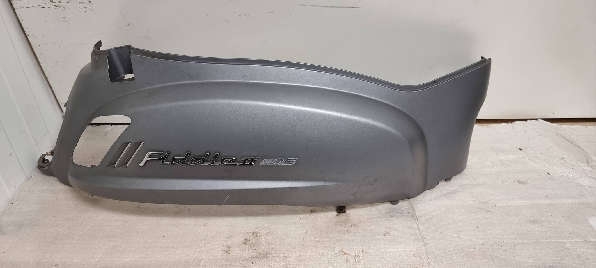 Sym Zijkap Sym fiddle 2 mat grijs rechts - Scooteronderdelen.com