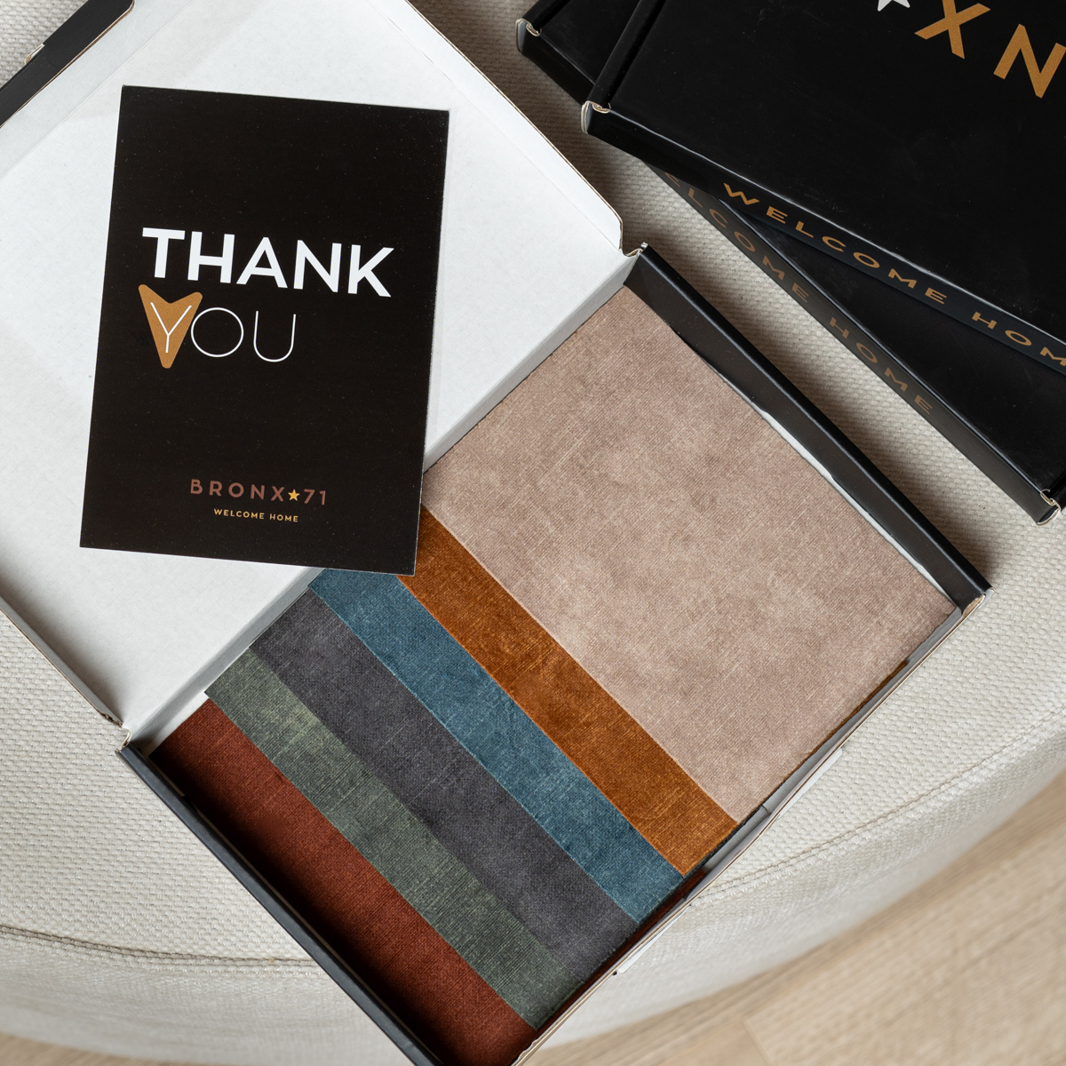 Kit d'échantillons de tissu velours Torre| Livin24