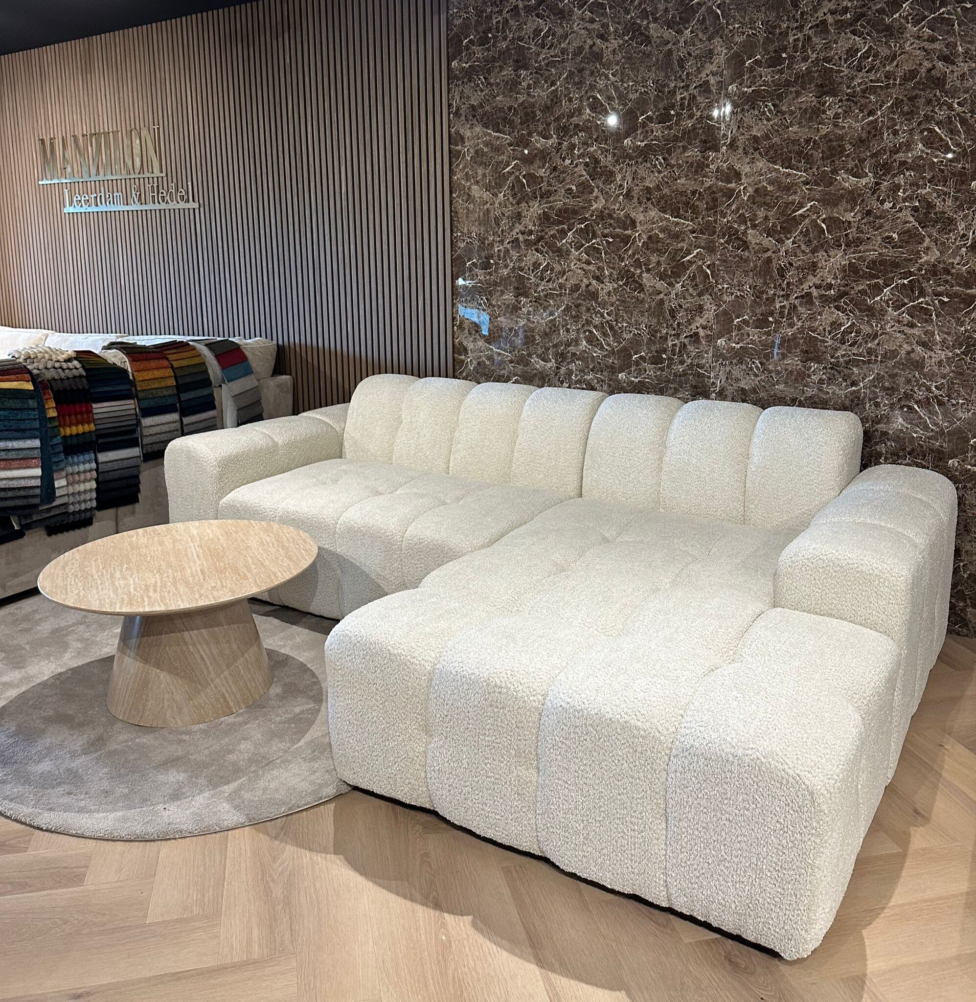 Cloudy Deluxe Teddy Bank - Manzilon | Executive furniture