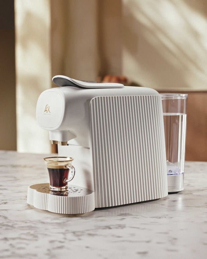 Alessi L'Or Barista by Alessi Plisse Nespresso koffie capsule machine ...