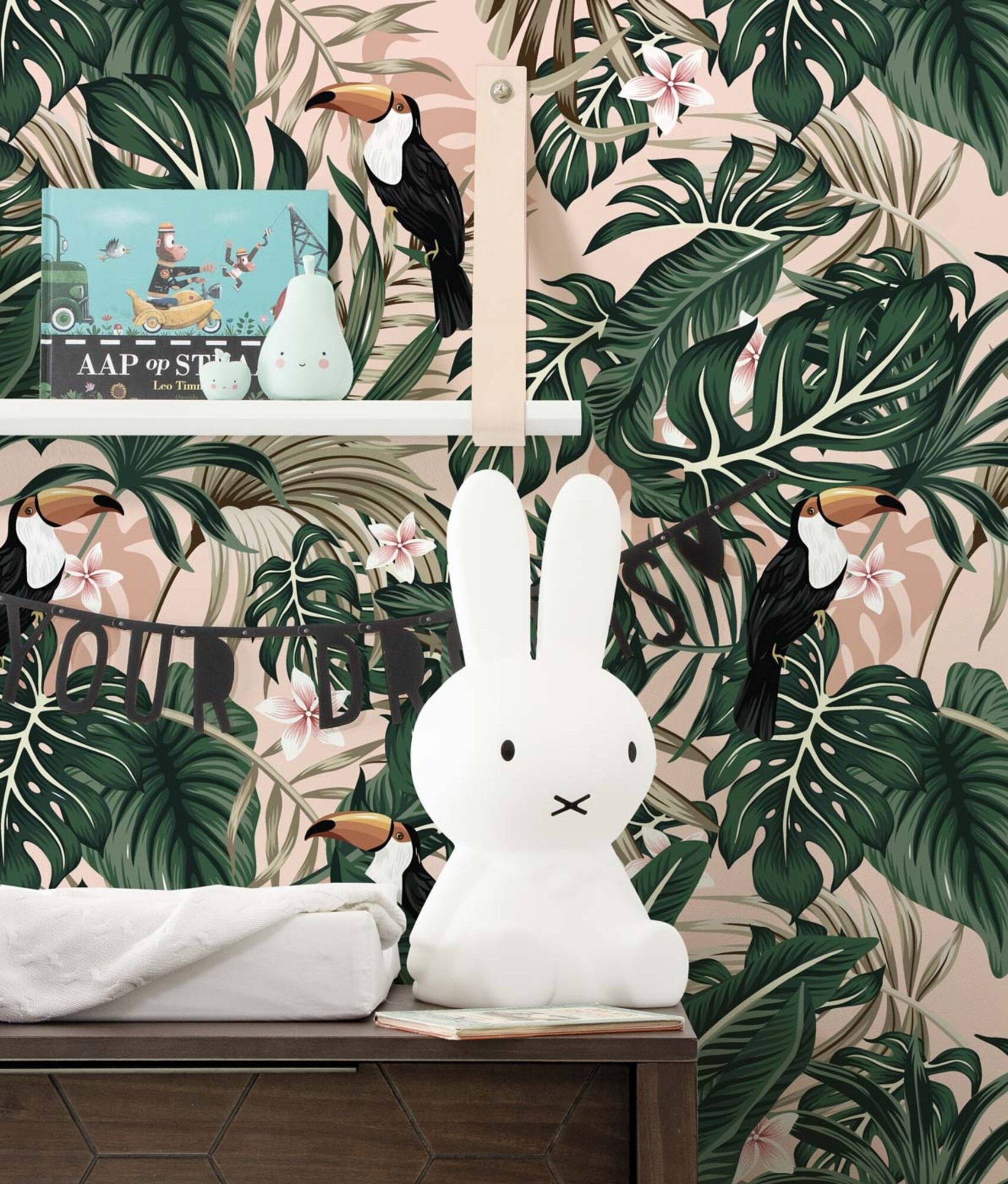 Betoverend kinderbehang met toekans - Amsterdam Wall Lab