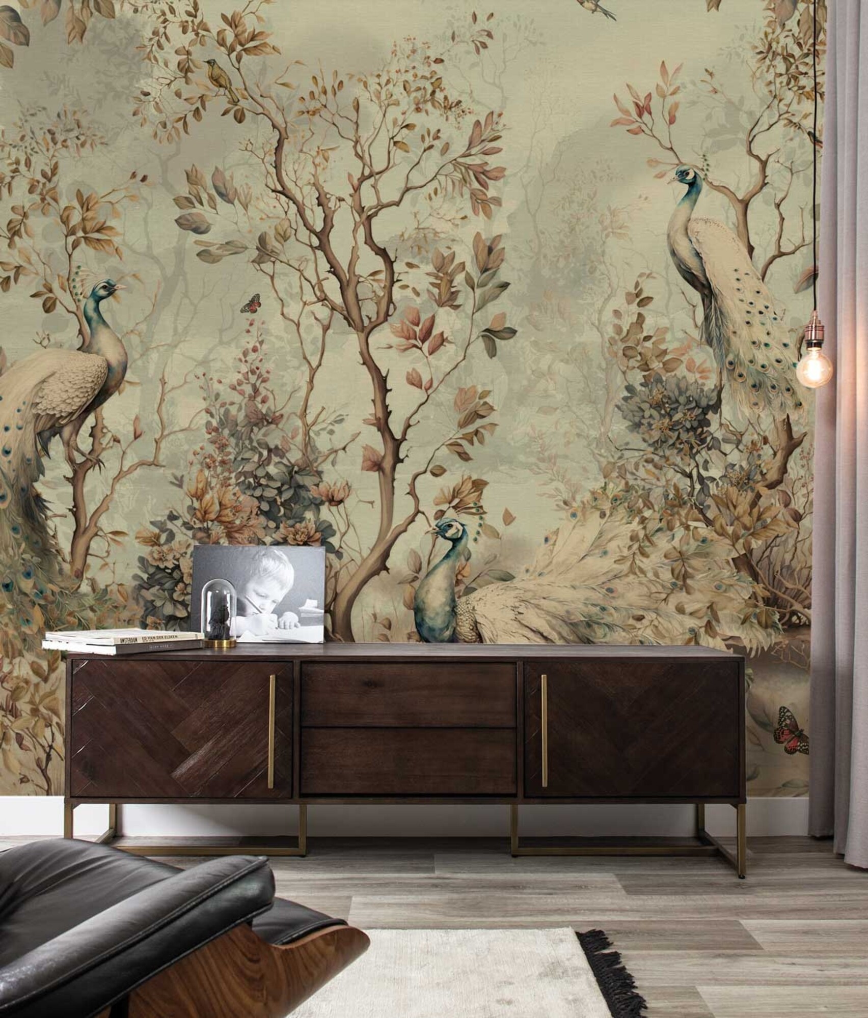 Elegant klassiek behang met fresco tekening van trotse pauwen ...