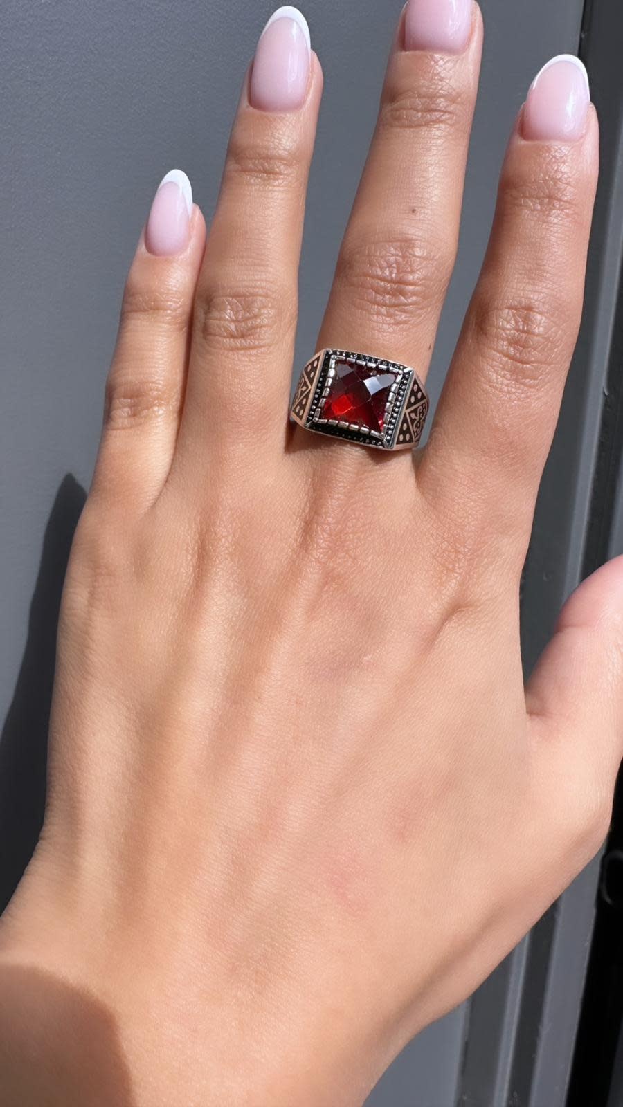 Vintage & Occasion Zilveren zegelring met rode steen - Juwelier Jansen