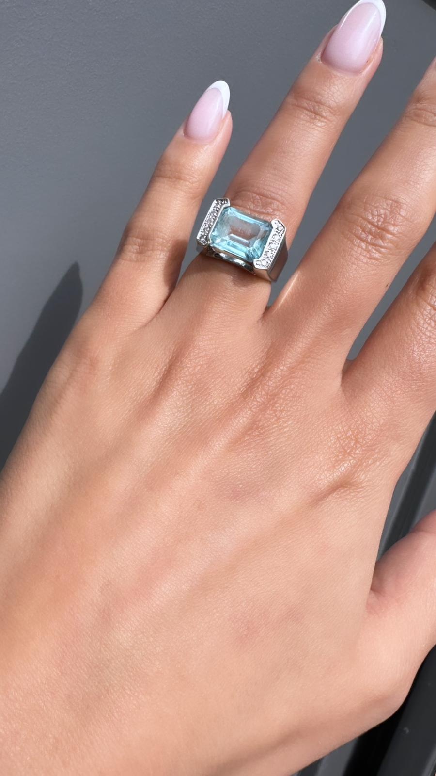 Witgouden ring met aquamarijn en briljant - Juwelier Jansen