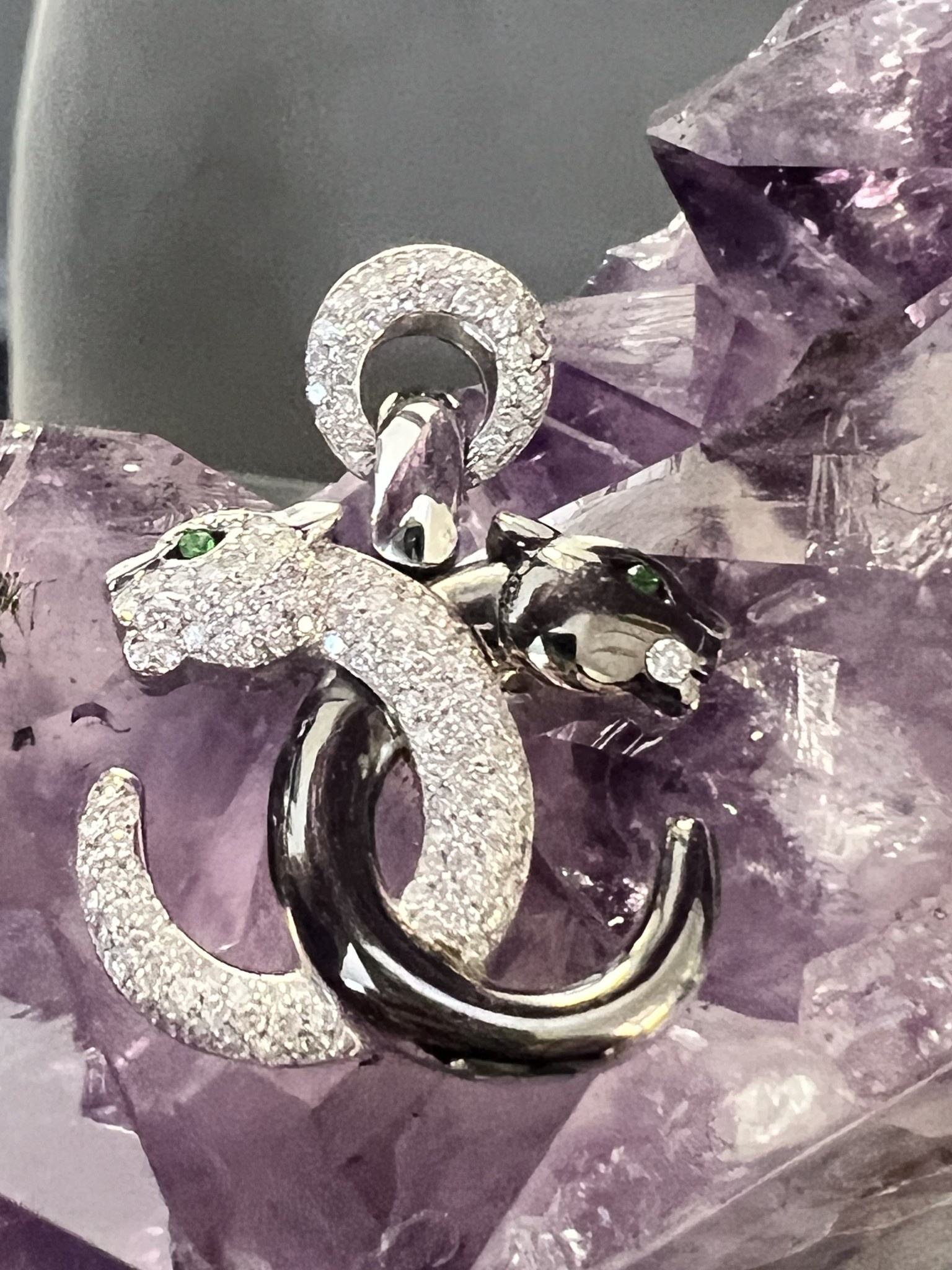 Witgouden met zwart rhodium Panter hanger bezet met diamant - Juwelier ...