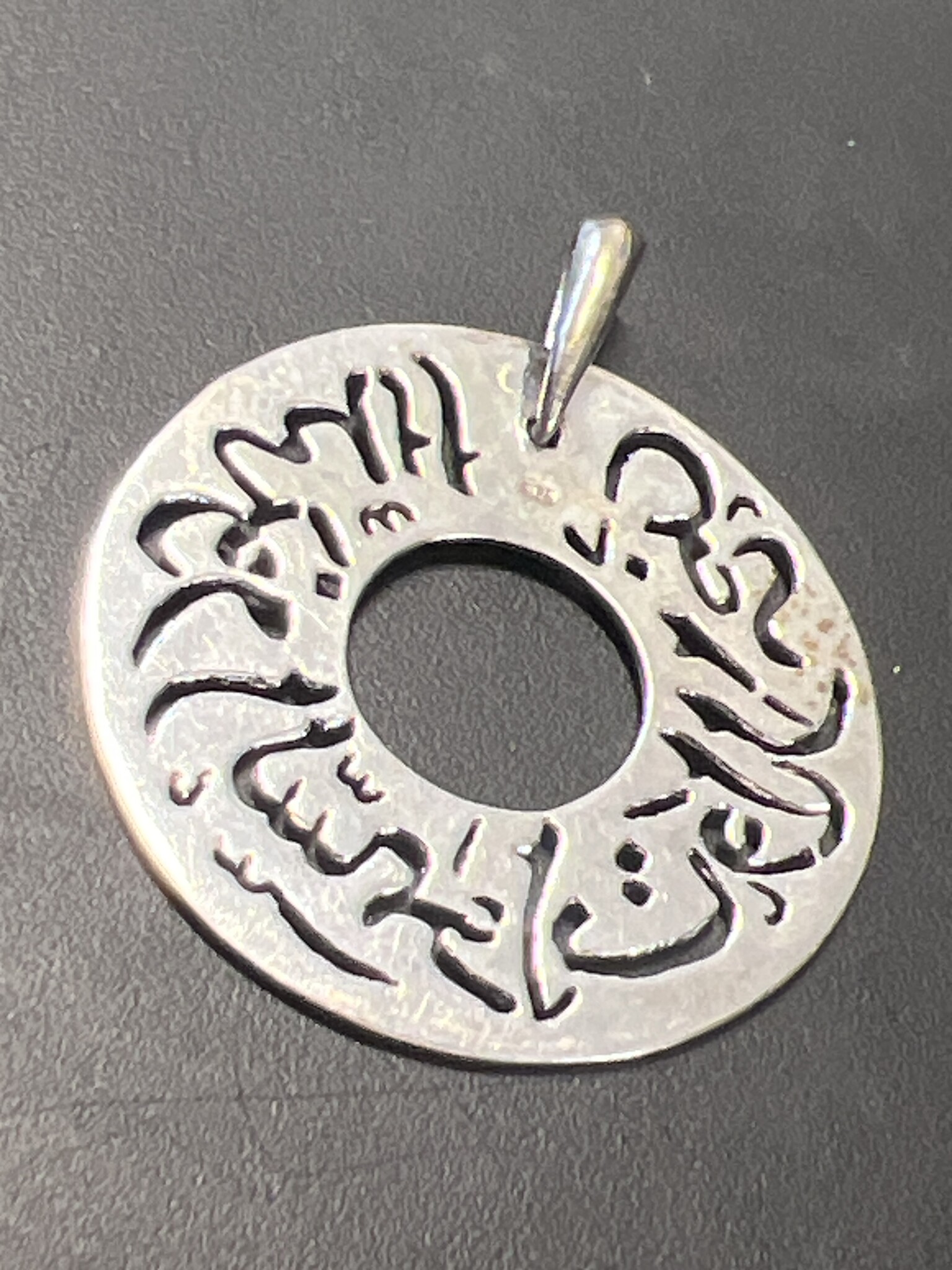 Zilveren hanger rond met tekens - Juwelier Jansen