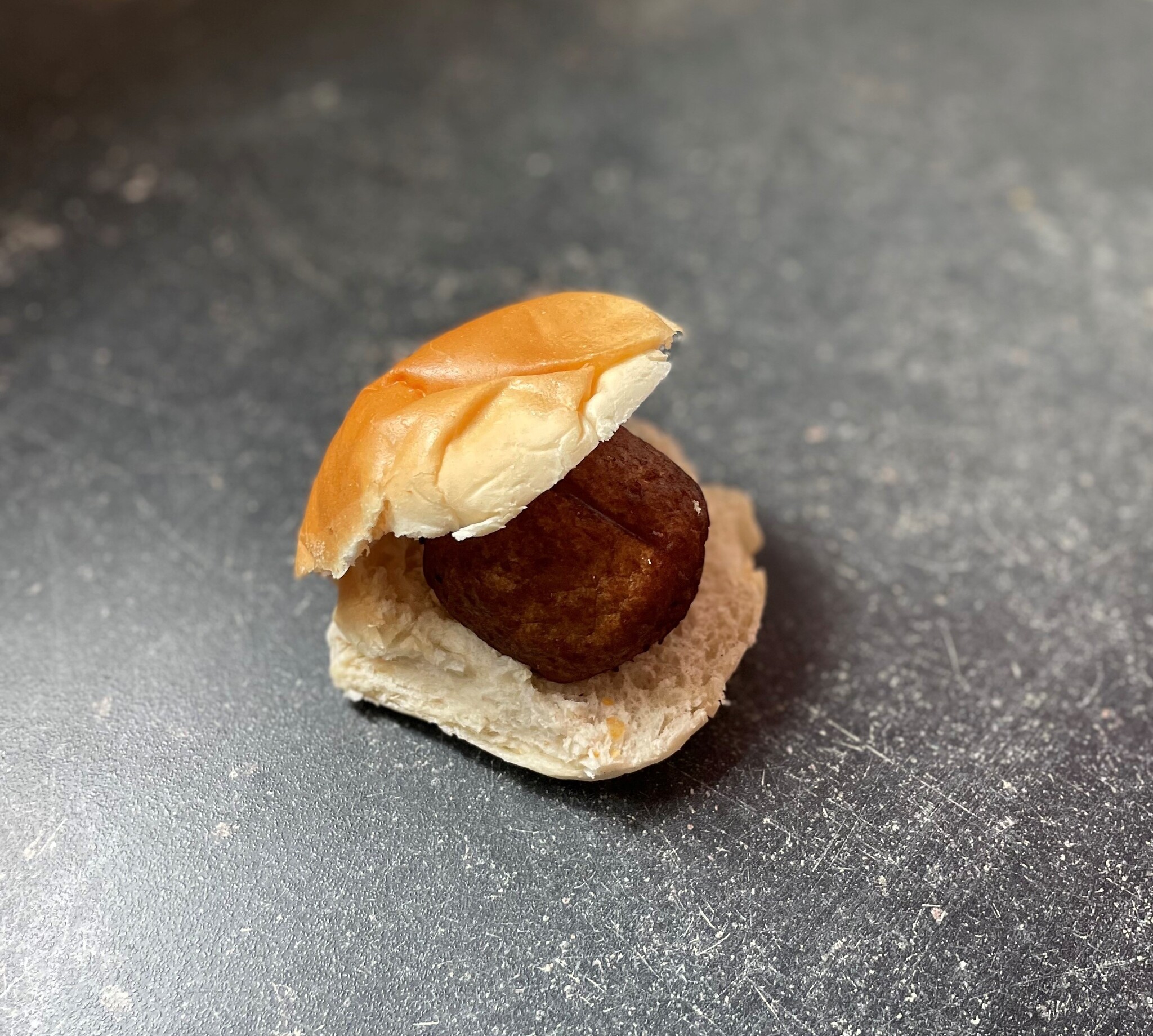 Broodje gehakt bal - Poel Vers