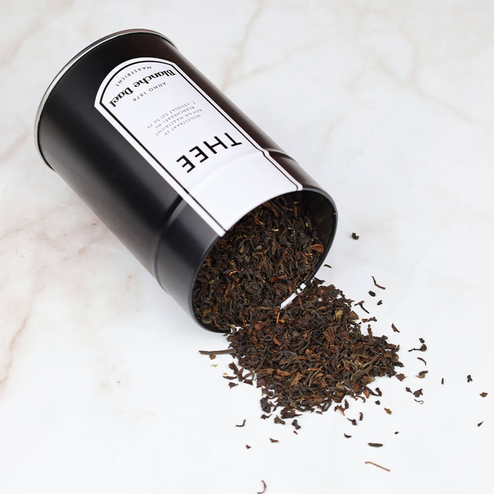 Theeblik zwart met Luxury blend thee - Maastricht Store