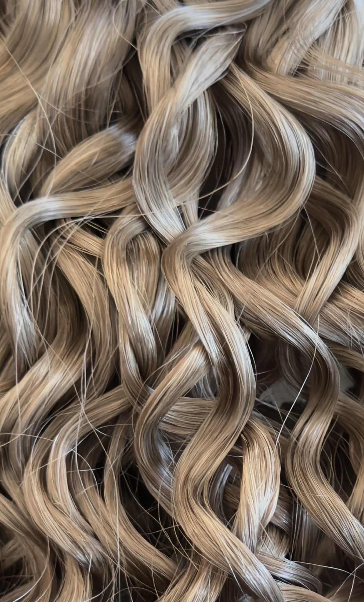 The Blended Weft Soft Curls - Cool Dark Blonde - Blend Your Hair B.V.