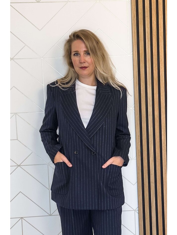 Ontdek de dames pakken van de mooiste merken bij Lilly-kate online ...