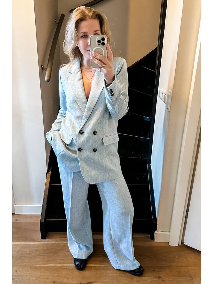 Ontdek de dames pakken van de mooiste merken bij Lilly-kate online ...