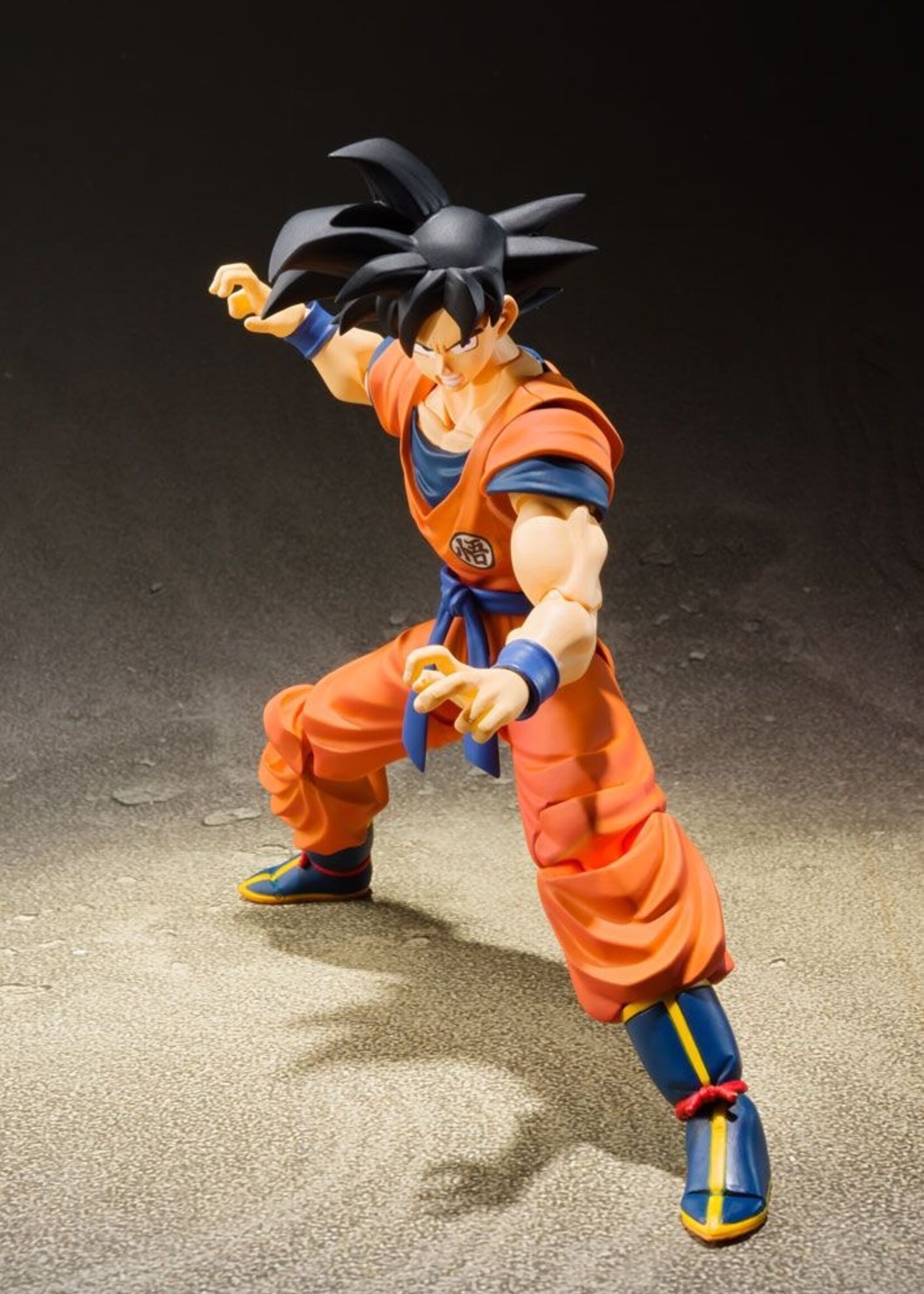 Dragon Ball Z S.H. Figuarts Action Figure Son Goku (A Saiyan Raised On ...
