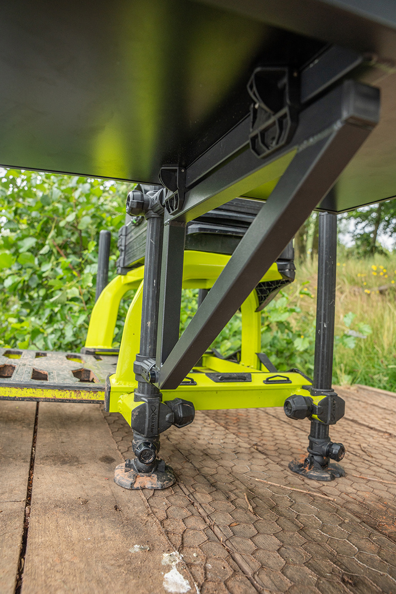 Matrix Pro Rigid Feeder Tray - Hareco Hengelsport