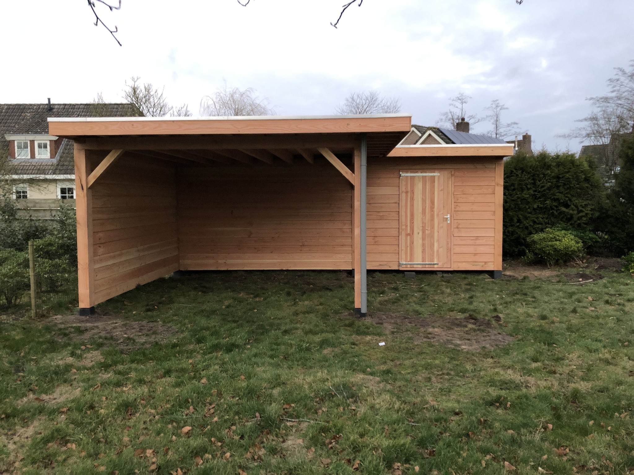 Maatwerk Douglas overkapping| L model douglas overkapping | Maatwerk