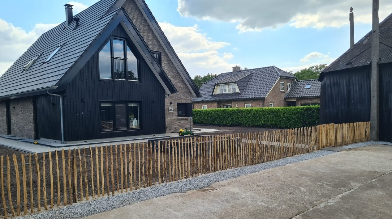 Kastanje Hekwerk op Rol - Schapenhekken | Engels hekwerk | Spijlen hek ...