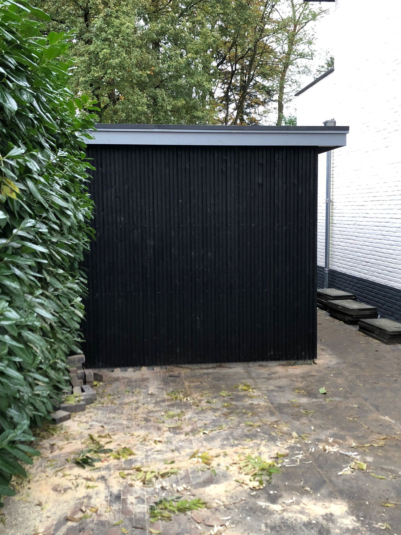 Luxe schuur met plat dak | Schuur met Rhombus profiel | Zwarte schuur ...