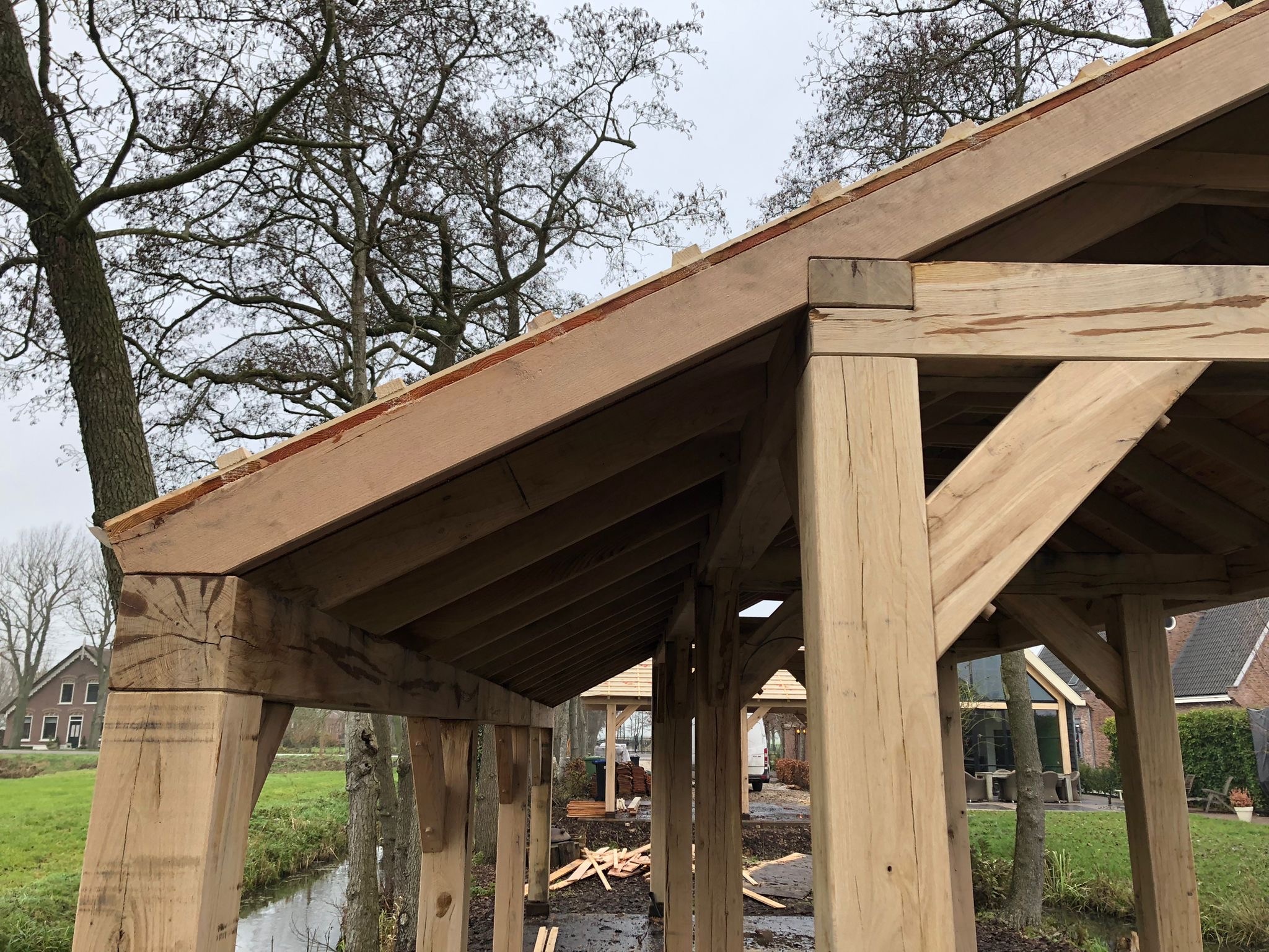 Luxe eiken overkapping | Overkapping met halfhoutverbinding ...