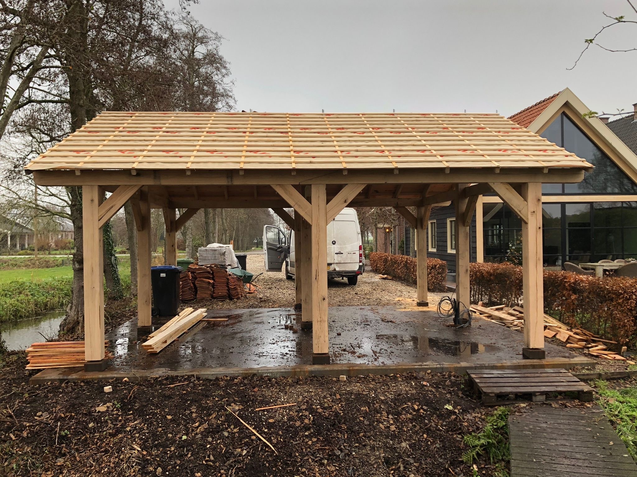 Luxe eiken overkapping | Overkapping met halfhoutverbinding ...