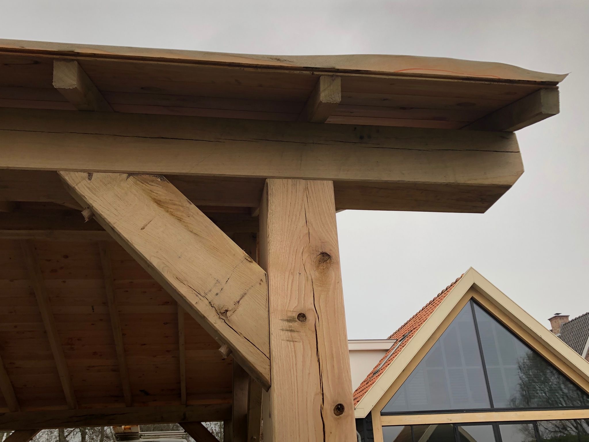 Luxe eiken overkapping | Overkapping met halfhoutverbinding ...