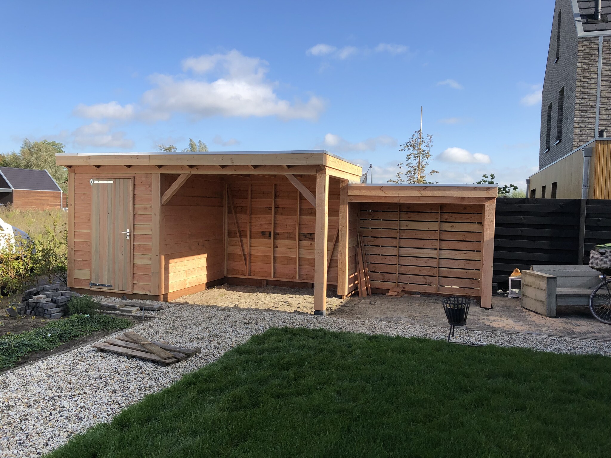 Schuur met overkapping | Schuur met houtopslag | Douglas overkapping ...