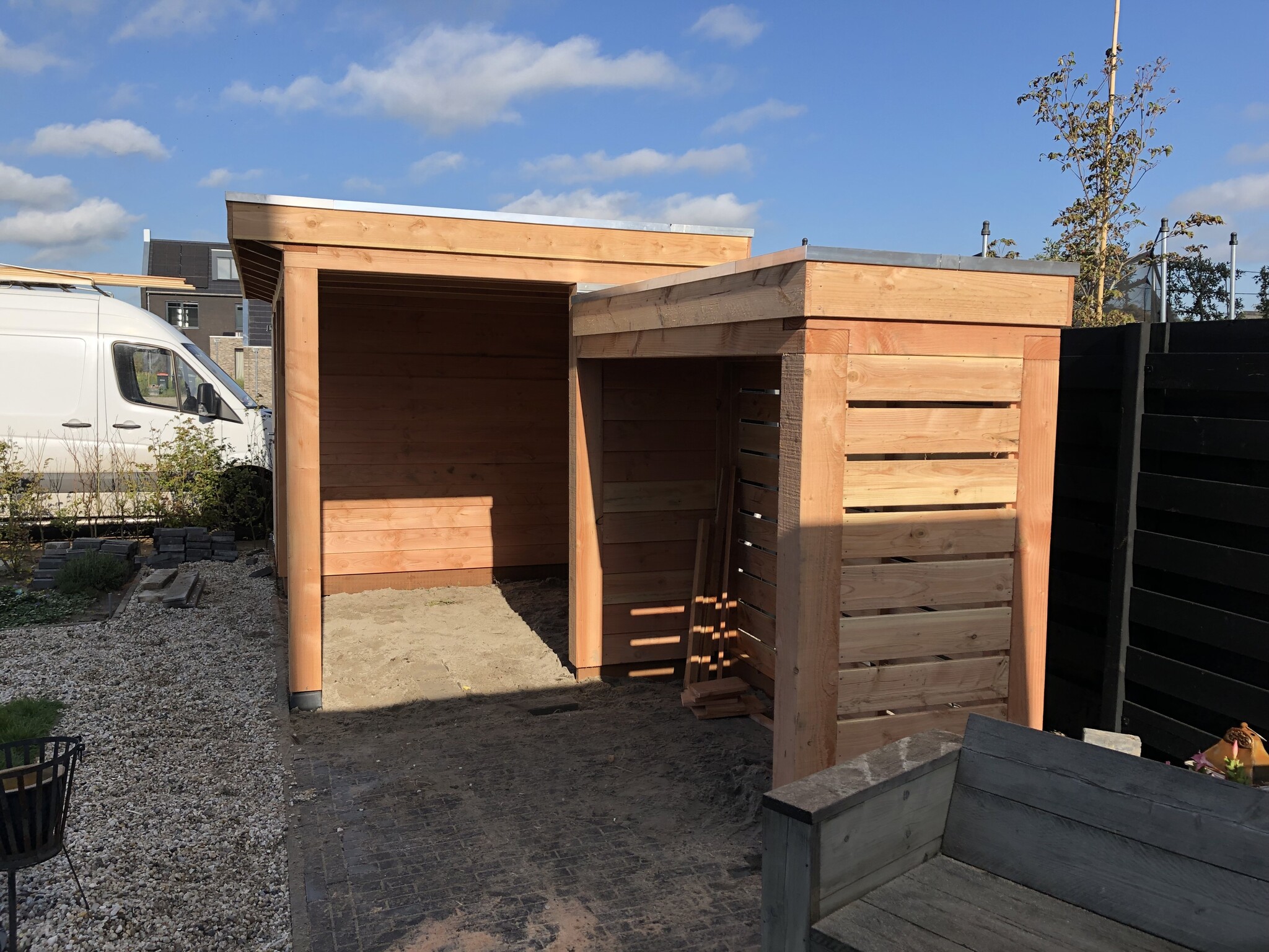 Schuur met overkapping | Schuur met houtopslag | Douglas overkapping ...