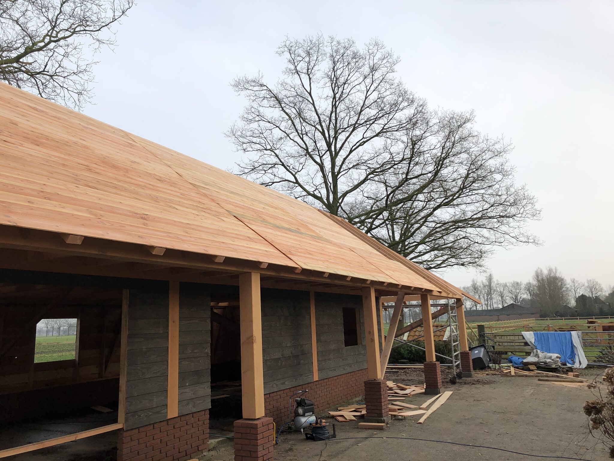 Douglas schuur op maat | Schuur met overkapping | Zweeds rabat ...