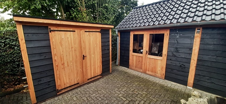 Garage met berging | Garage met dakpanplaten | Zwarte garage ...