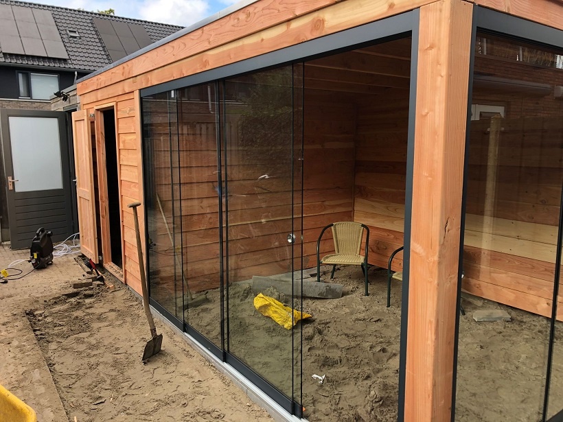 Douglas schuur | Schuur met overkapping | Glazen wand | Maatwerk ...