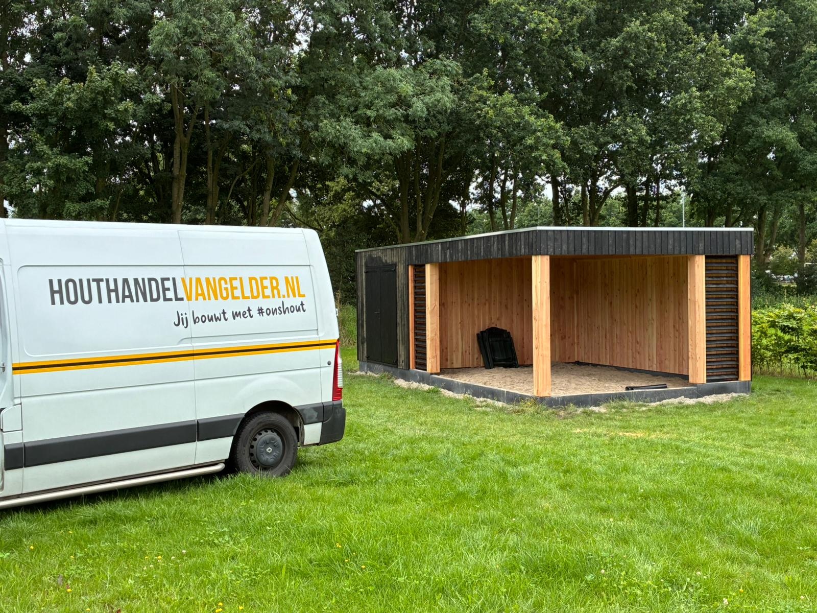 Luxe schuur met overkapping, plat dak Zalk - Houthandel van Gelder