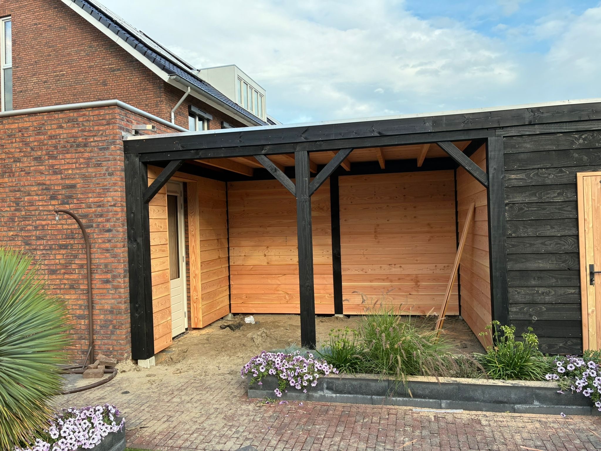 Schuur met overkapping Maurik - Houthandel van Gelder