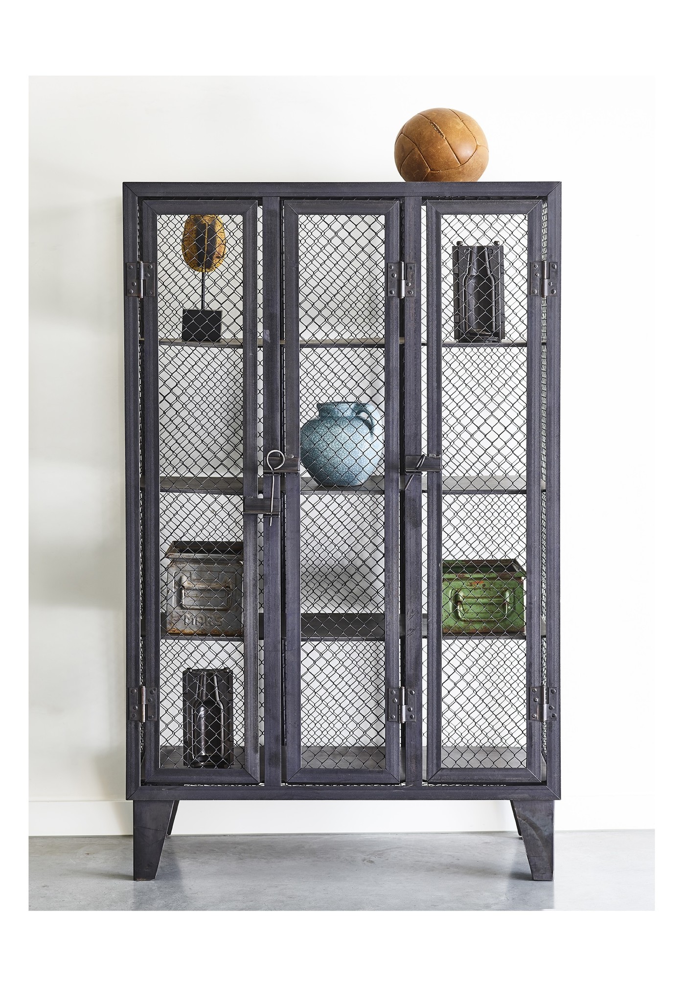 Custom industrial mesh locker - Oldwood - the furniture store