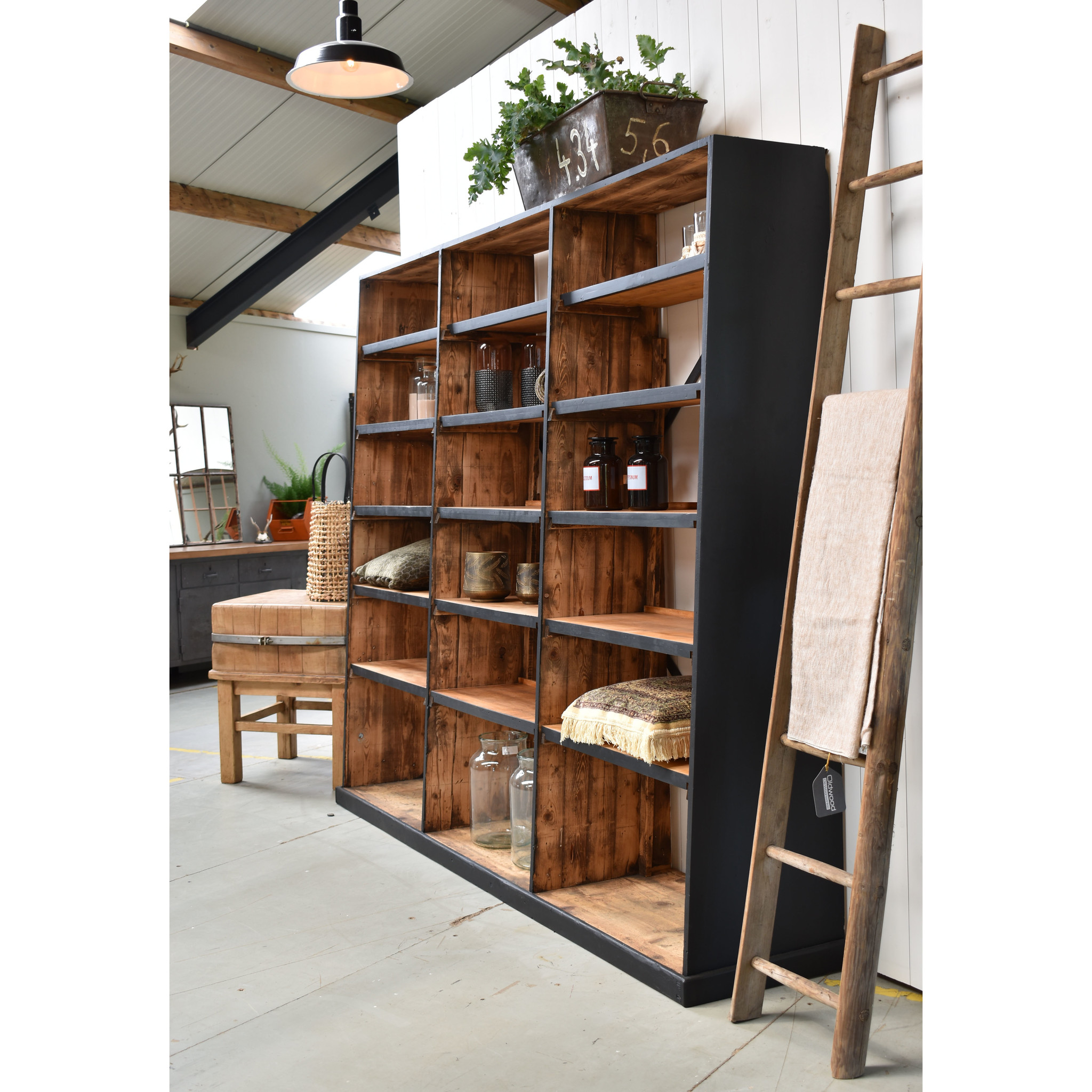 Vintage wooden shelving unit - Black shelving unit - Oldwood - Oldwood ...