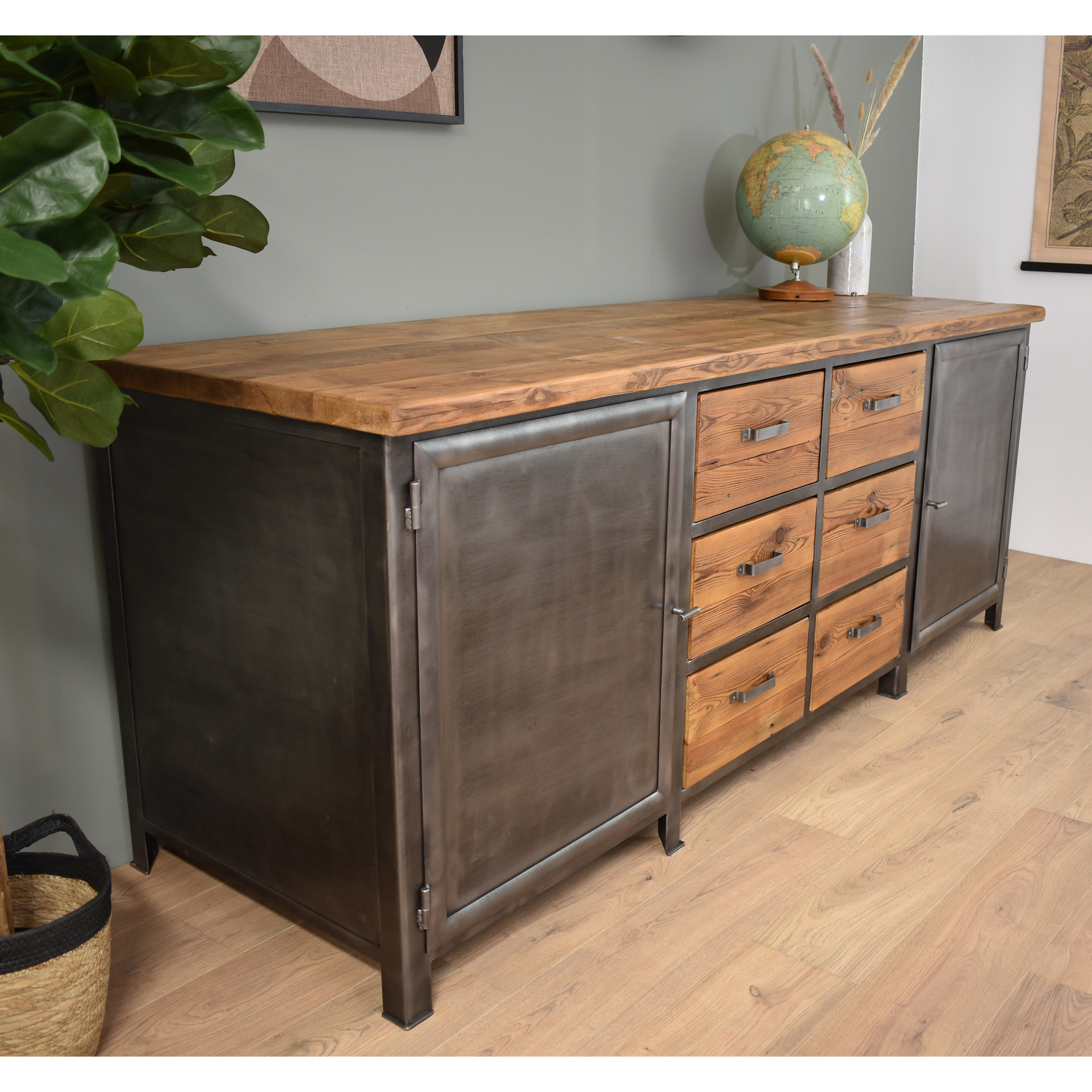 Stoer dressoir - keukenkast - wandkast - Oldwood de Woonwinkel