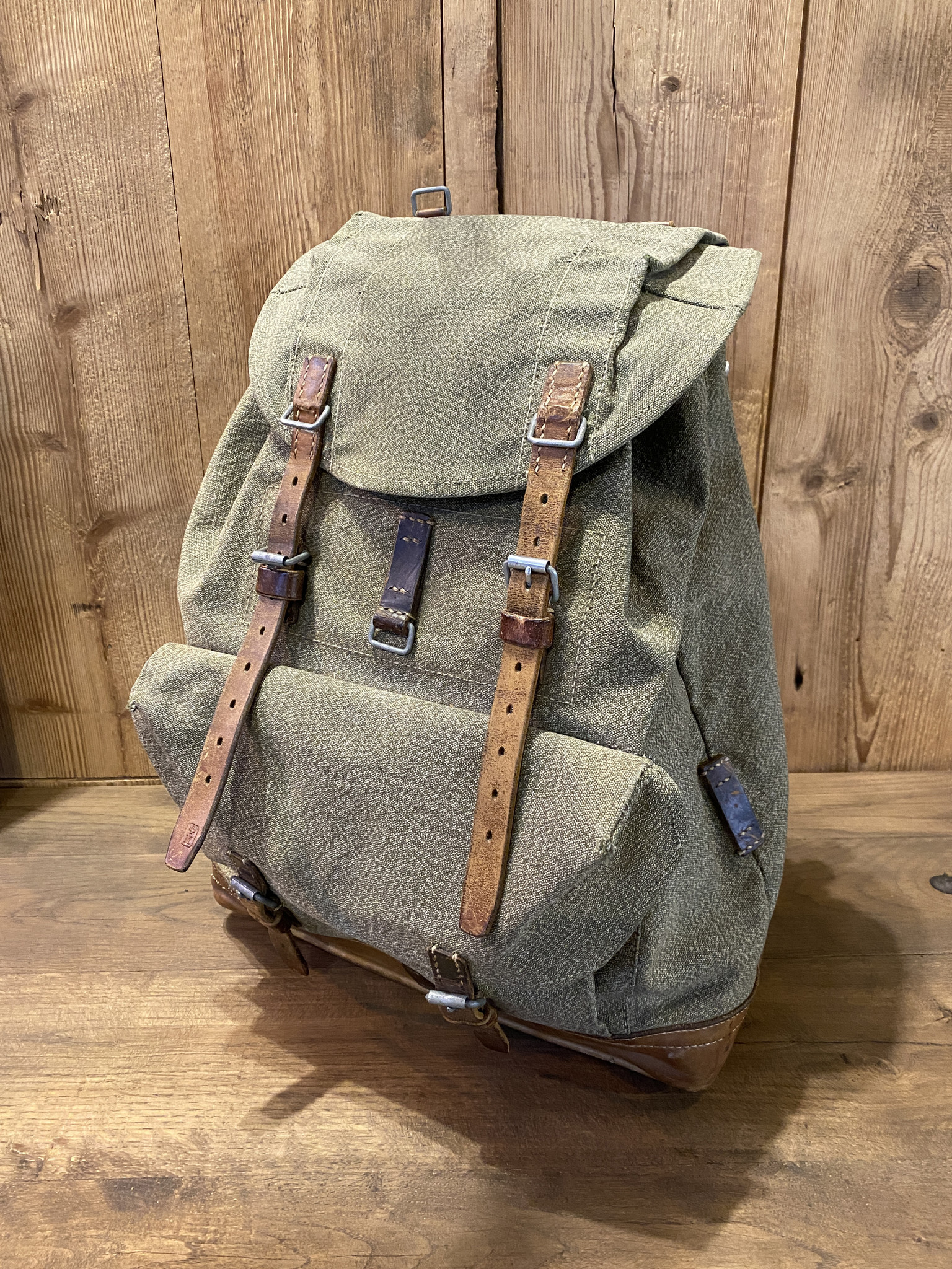 Oldwood Swiss backpack - Oldwood - the furniture store