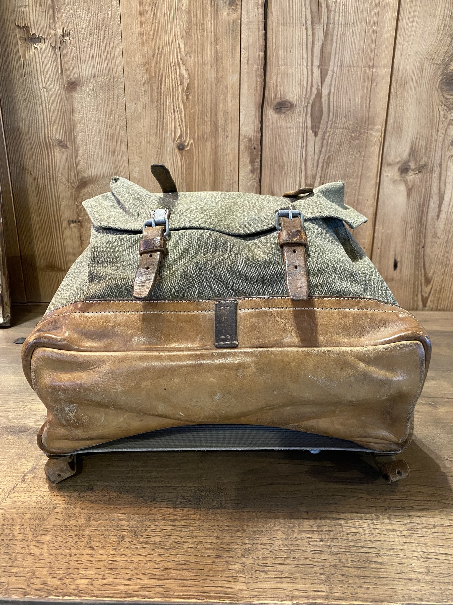 Oldwood Swiss backpack - Oldwood - the furniture store