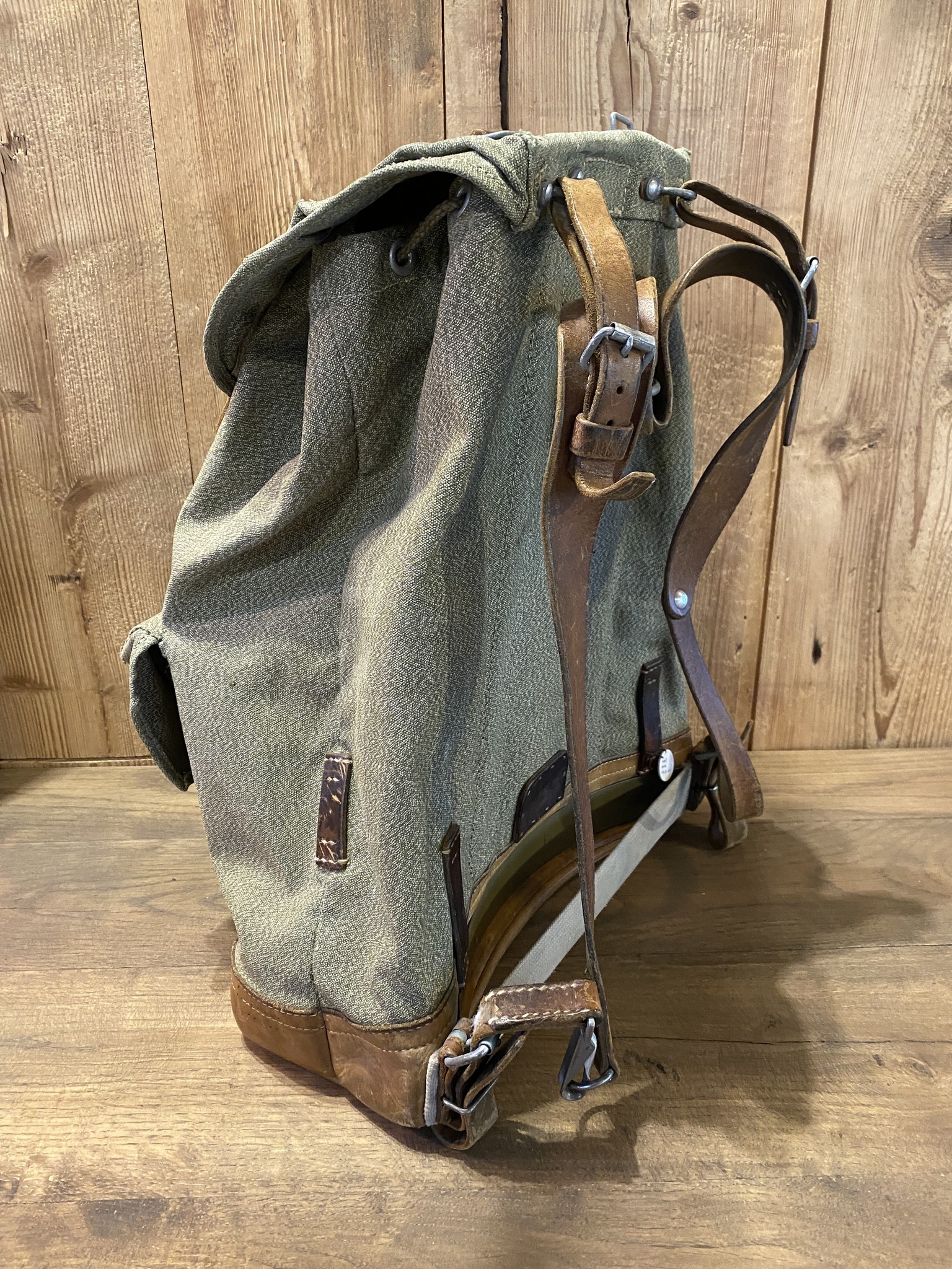 Oldwood Swiss backpack - Oldwood - the furniture store