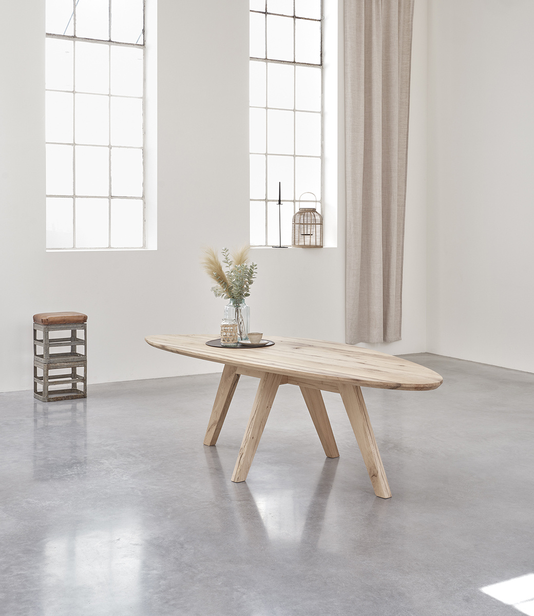 Pebble-shaped oak dining table Lisse - Organic shape - Oldwood - the ...
