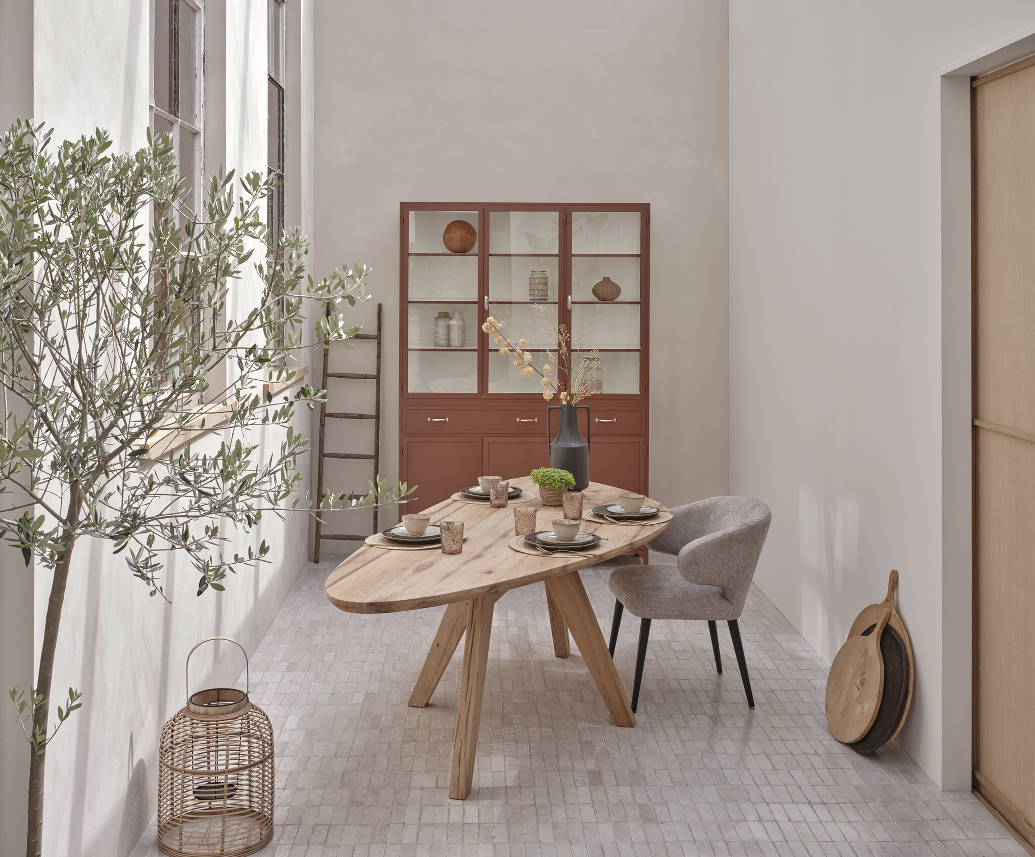 Pebble-shaped oak dining table Lisse - Organic shape - Oldwood - the ...