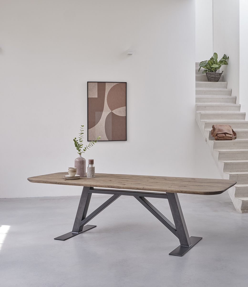Solid robust oak dining table Maastricht - handmade to measure ...
