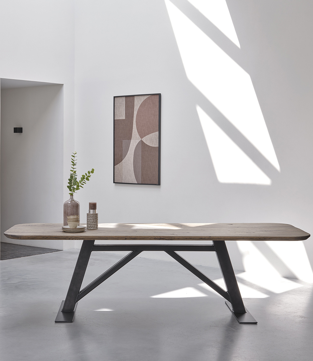 Solid robust oak dining table Maastricht - handmade to measure ...