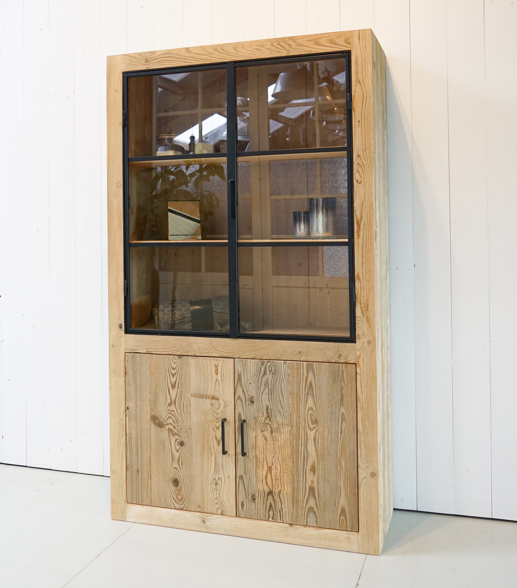 Vitrinekast hout en glas Meran - Maatwerk - Duurzaam Alpenhout ...