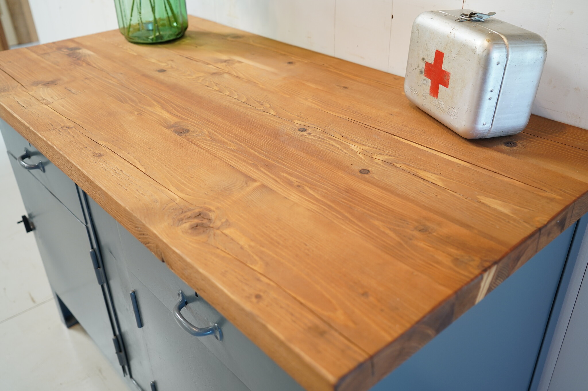 Unique wooden workbench - with vice - Oldwood - the furniture store