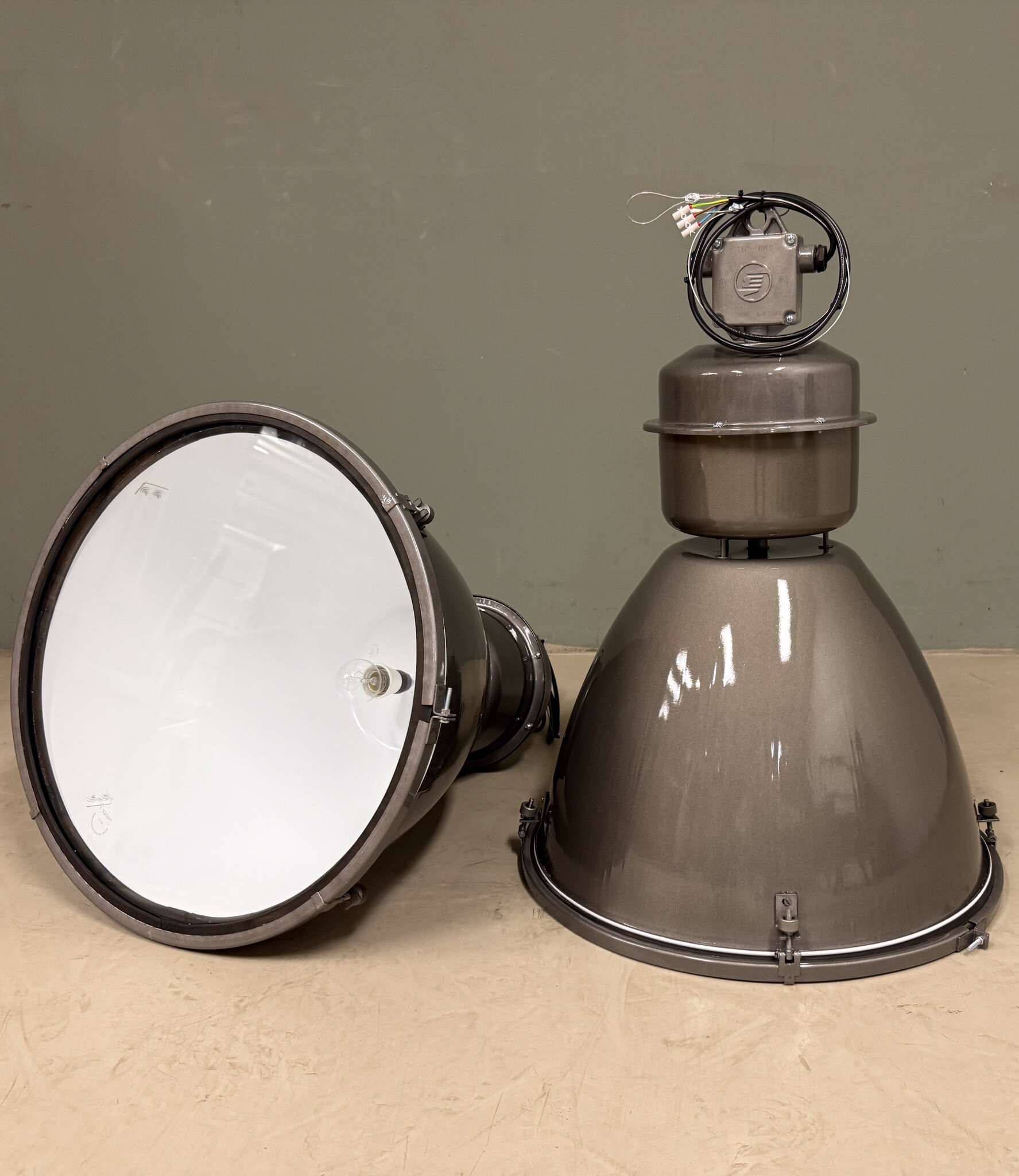 Old factory lamp - lamp with concrete look - Oldwood - The furniture ...