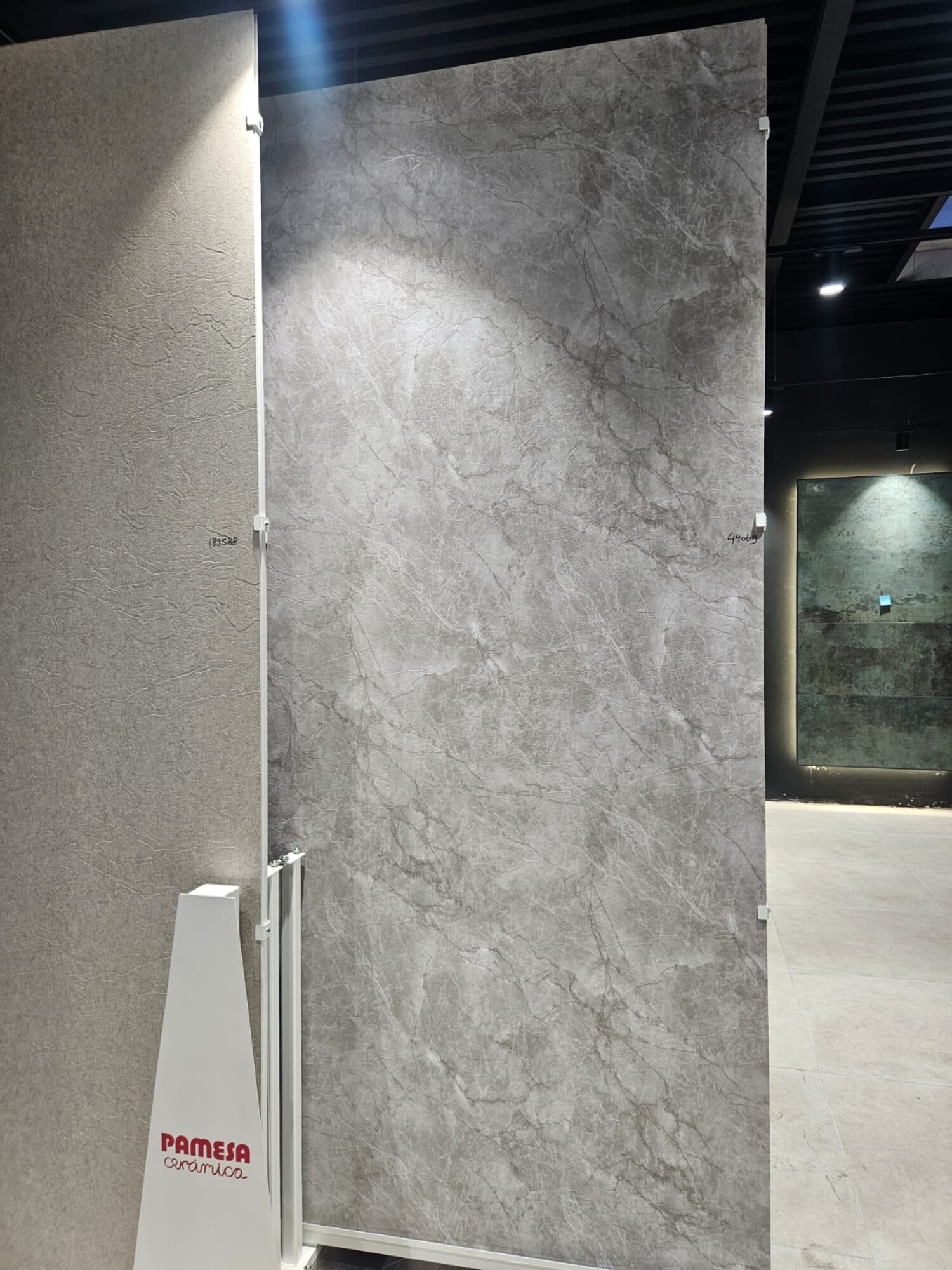 €89 PER PANEEL - 120x280x0,3 cm - PVC Wandpaneel MAT Marmerlook Taupe ...