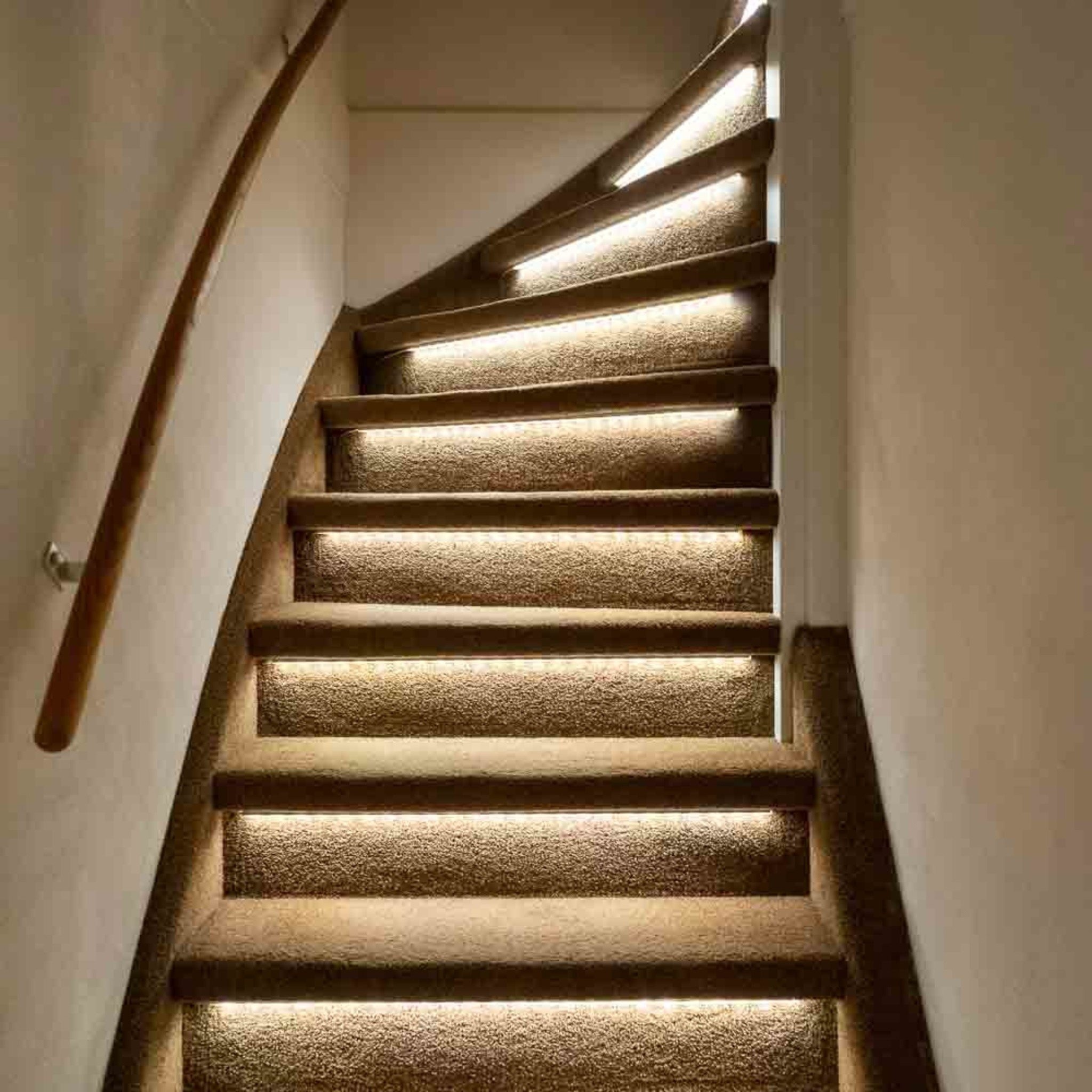 Luces de escalera para 15 escalones - Lámparasonline.es