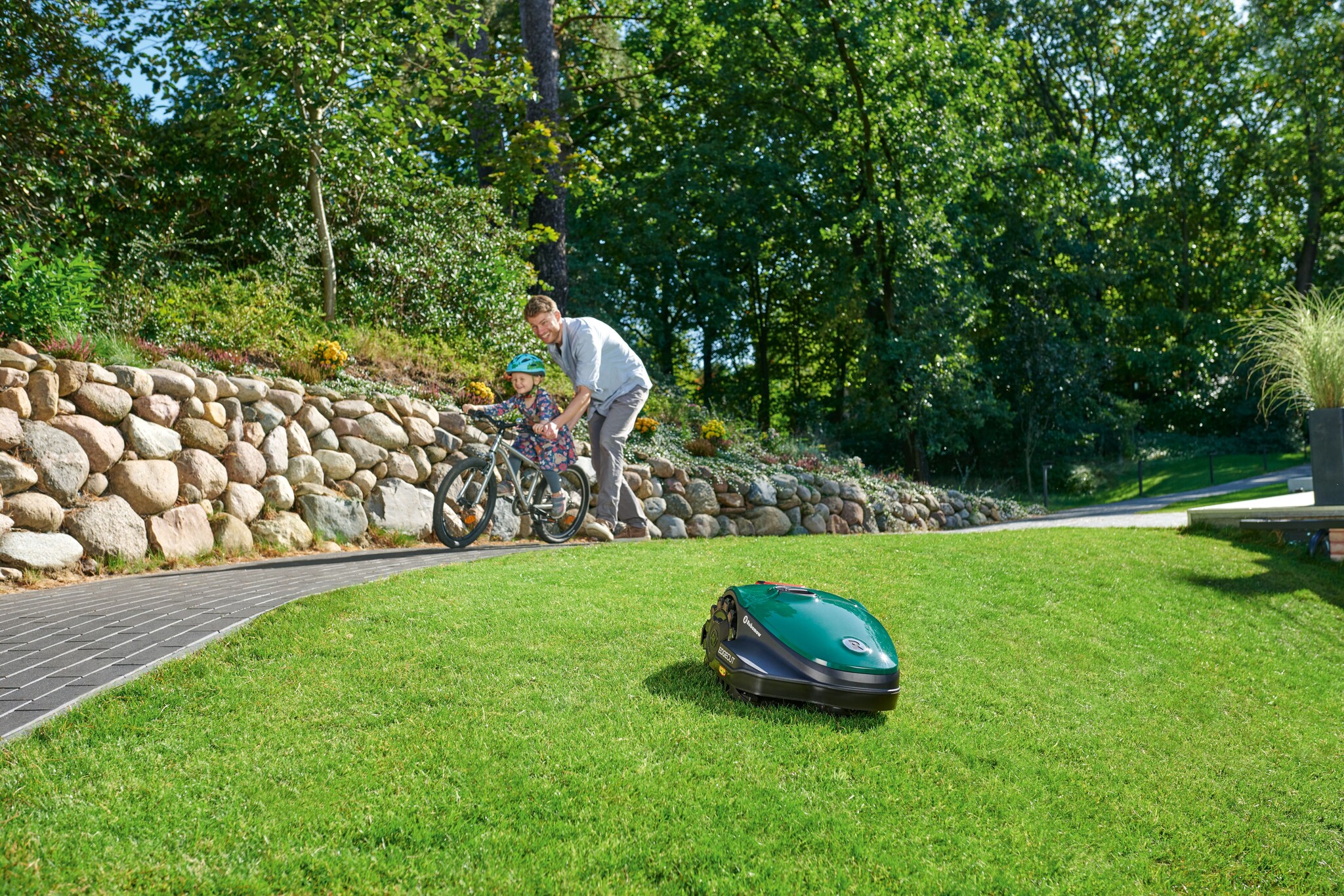 De nieuwe robotmaaier van Robomow; de RKS! - Mow-Robotics
