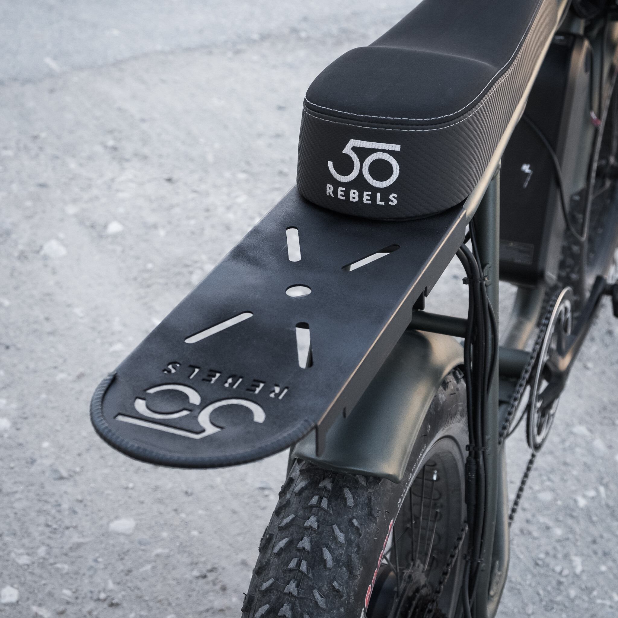 50 Rebels | Fatbike accessoires | Cargo achterdrager | Zwart - CLUB 204